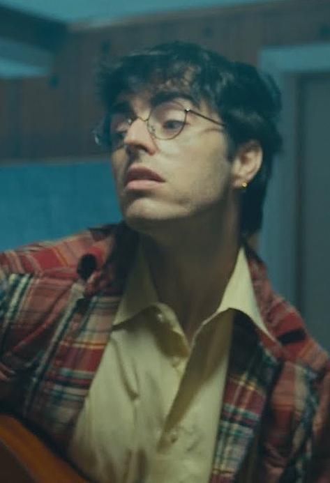 Sección visual de Nicotine Dolls: 2 Weaks (Vídeo musical) - FilmAffinity