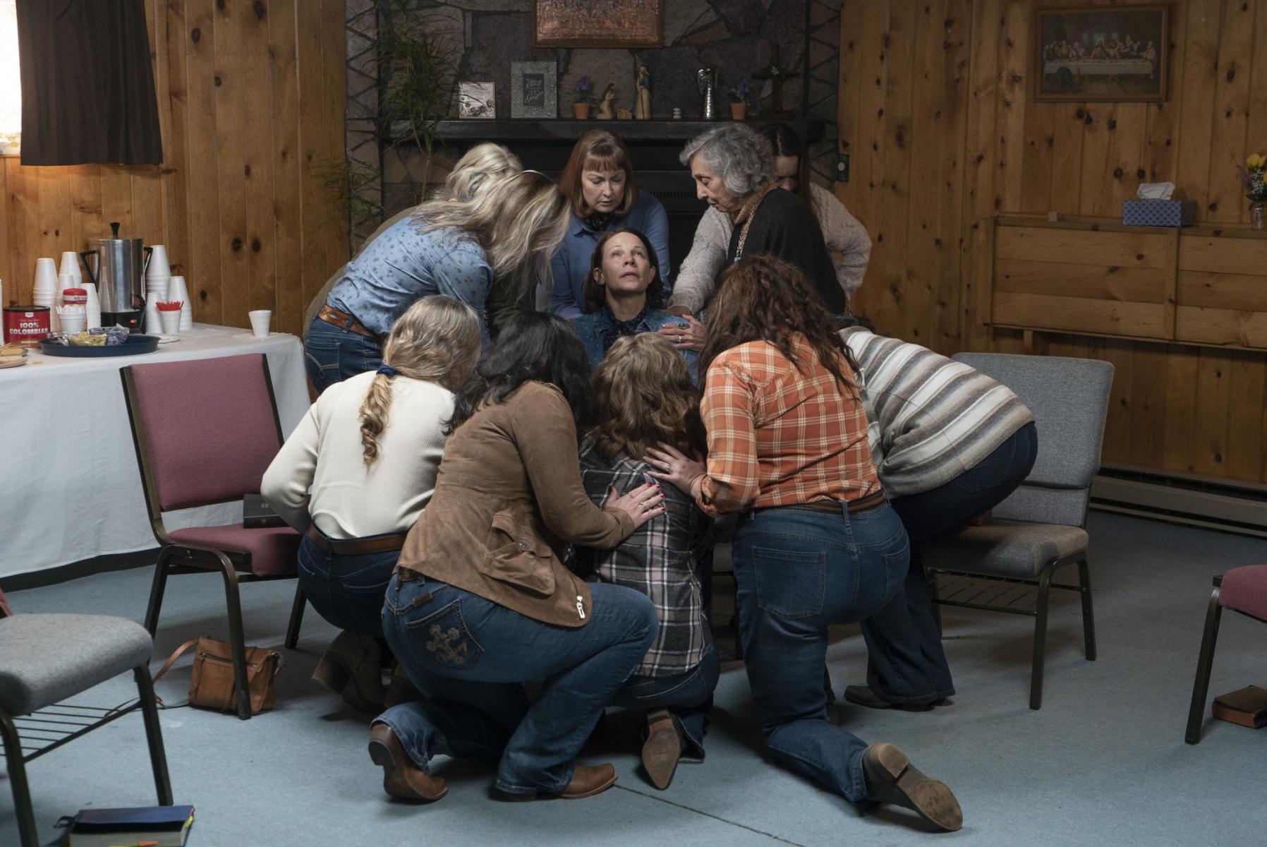 Image gallery for Outer Range (TV Series) - FilmAffinity