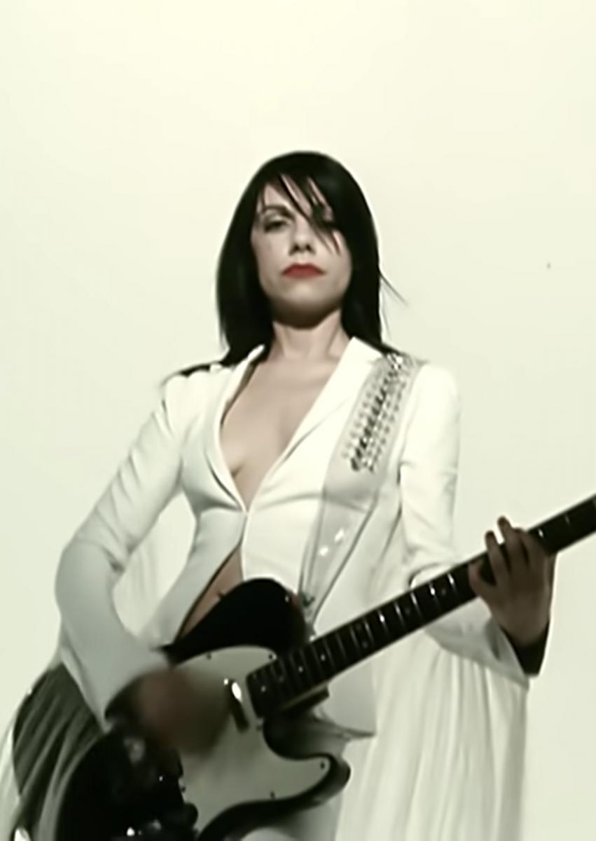 Sección visual de PJ Harvey: This Is Love (Vídeo musical) - FilmAffinity