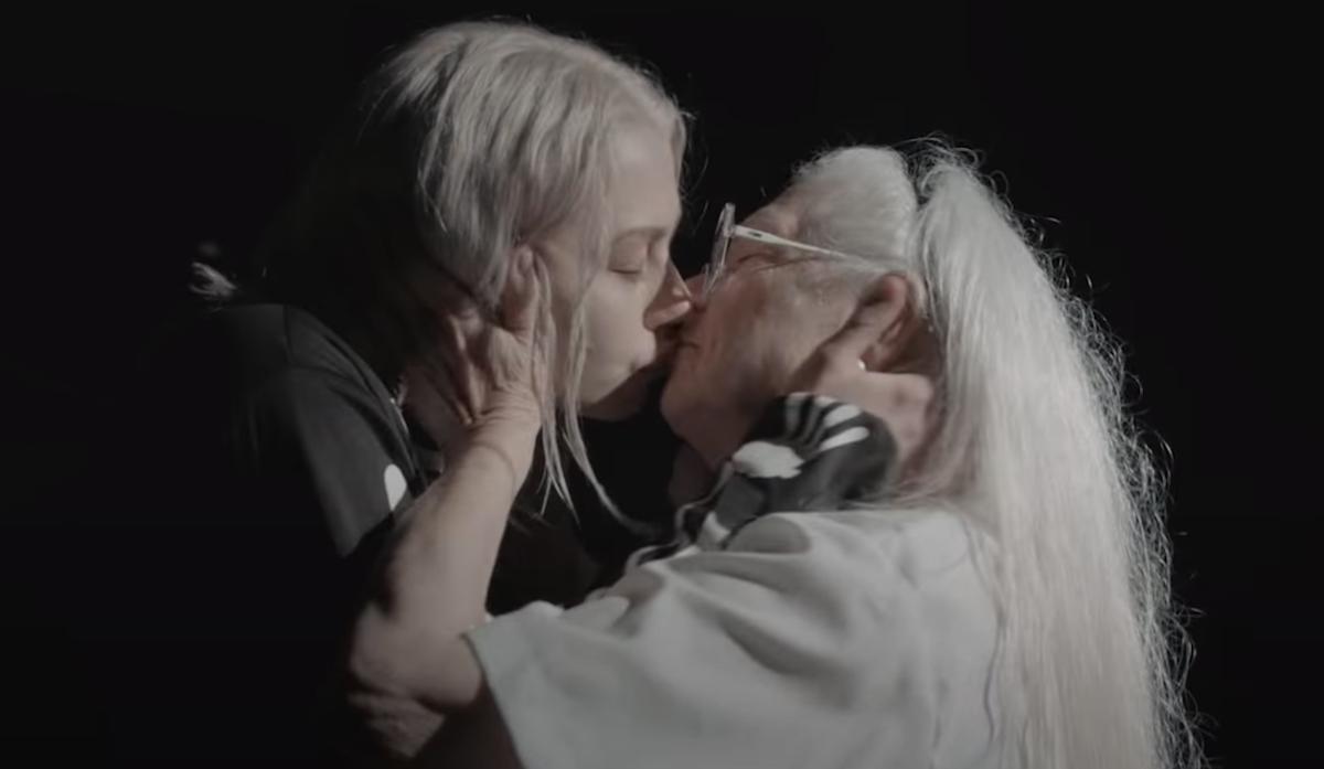 Sección visual de Phoebe Bridgers: I Know the End (Vídeo musical) - FilmAffinity