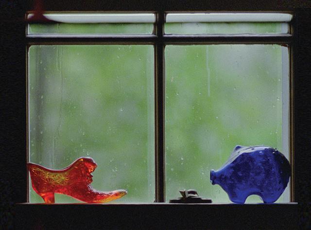 Image gallery for Pitcher of Colored Light (S) - FilmAffinity