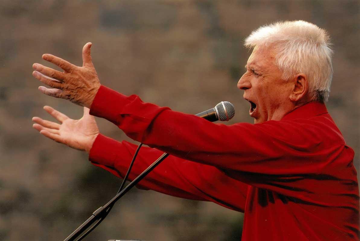 Sección visual de Raimon, l'home que diu no - FilmAffinity