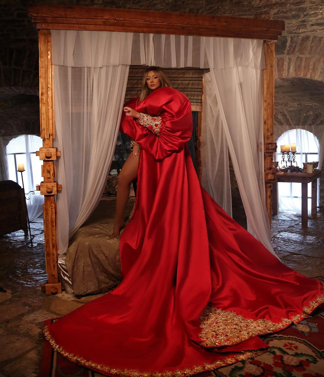 Image gallery for Ronela Hajati: Sekret (Music Video) - FilmAffinity