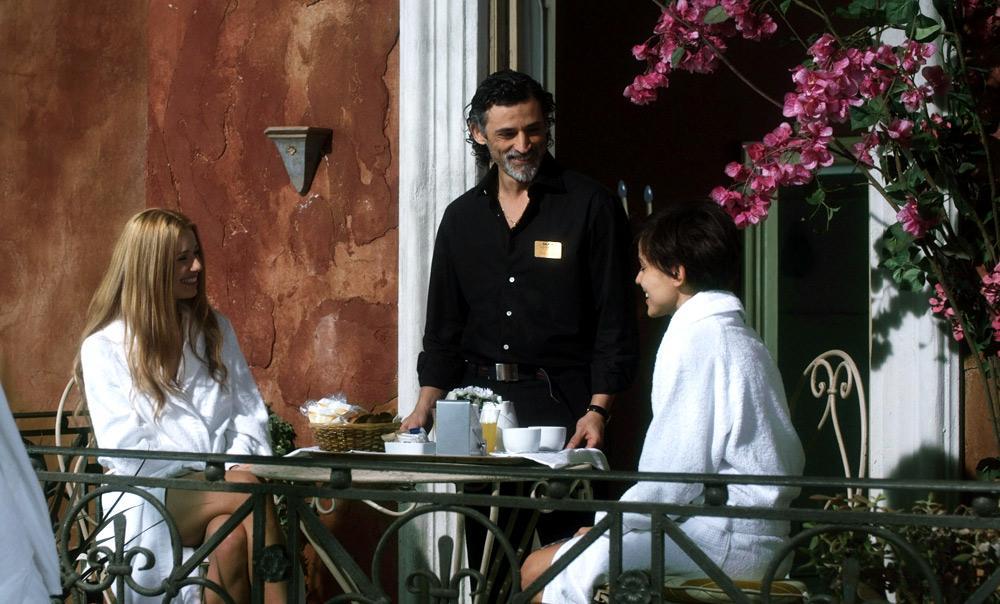 Image gallery for Room in Rome - FilmAffinity