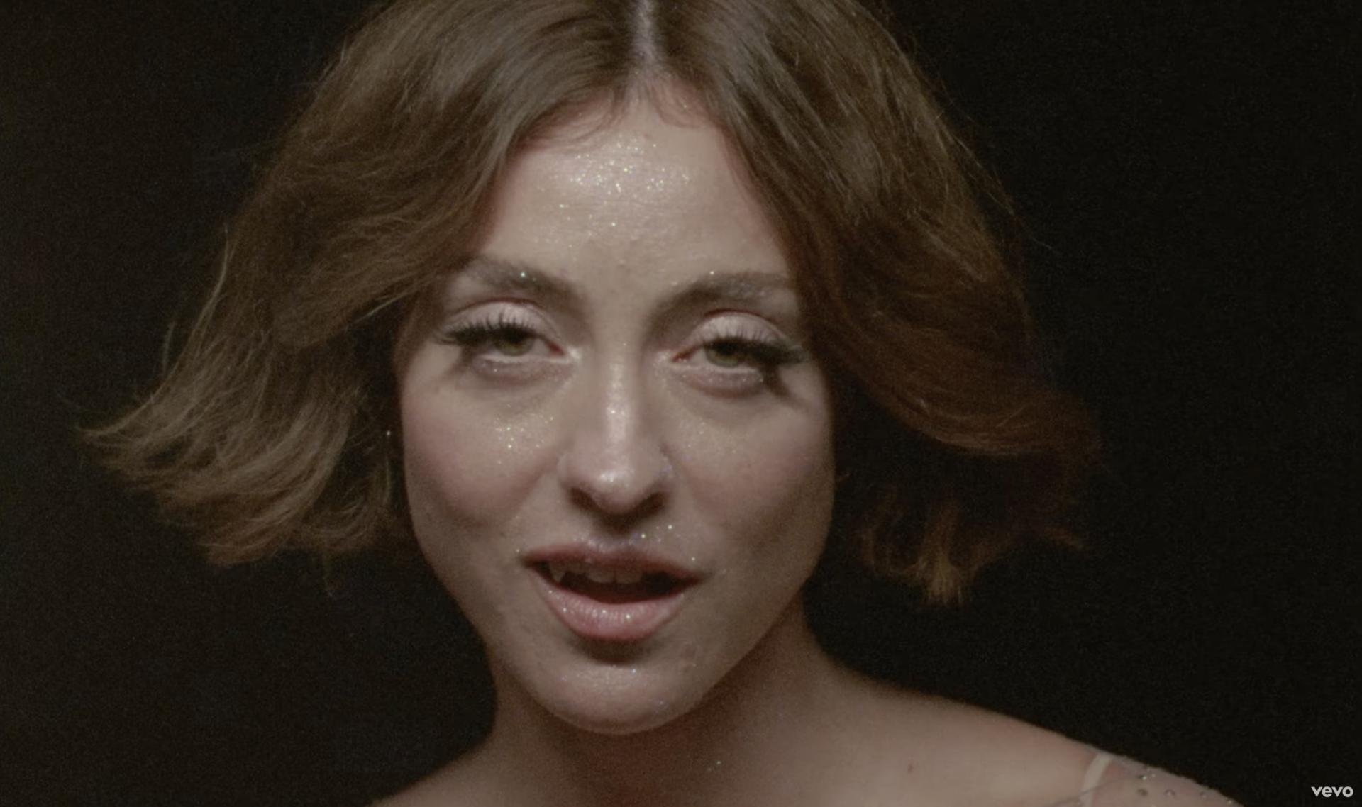 Image gallery for Russian Red: No entiendo nada (Music Video ...