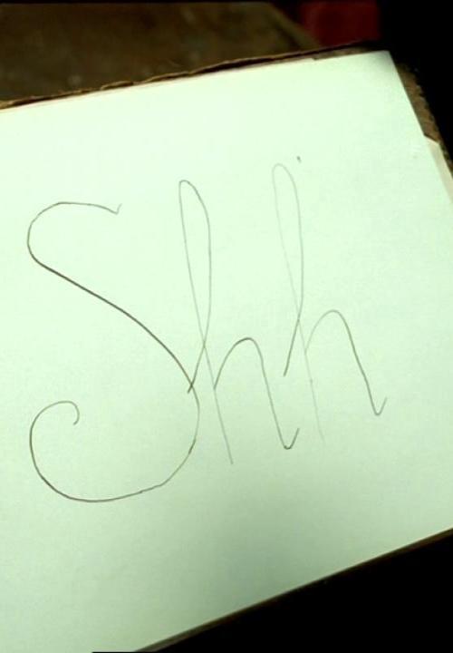 Sección visual de Shh... (C) - FilmAffinity