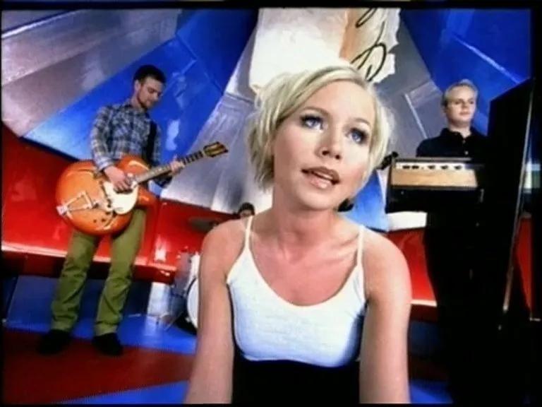 Sección visual de The Cardigans: Lovefool (US Version) (Vídeo musical ...