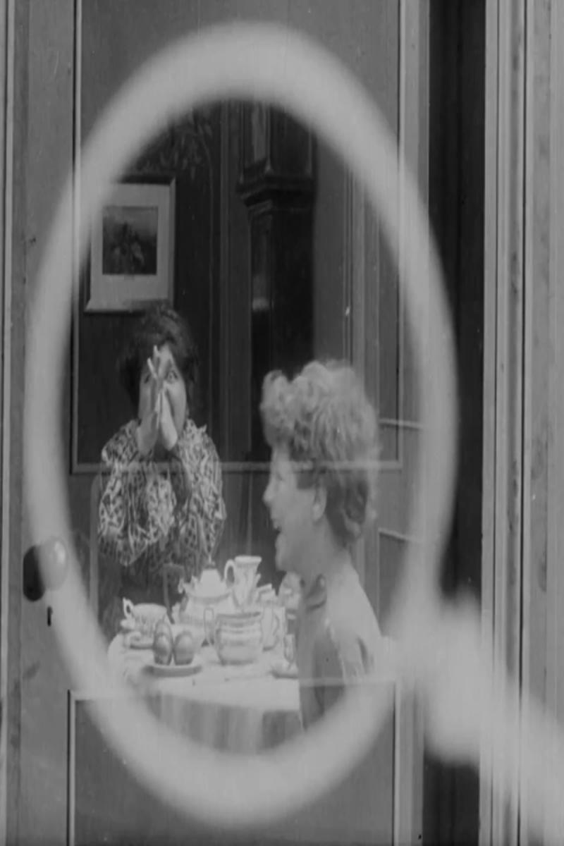 Sección visual de The Magic Glass (C) - FilmAffinity