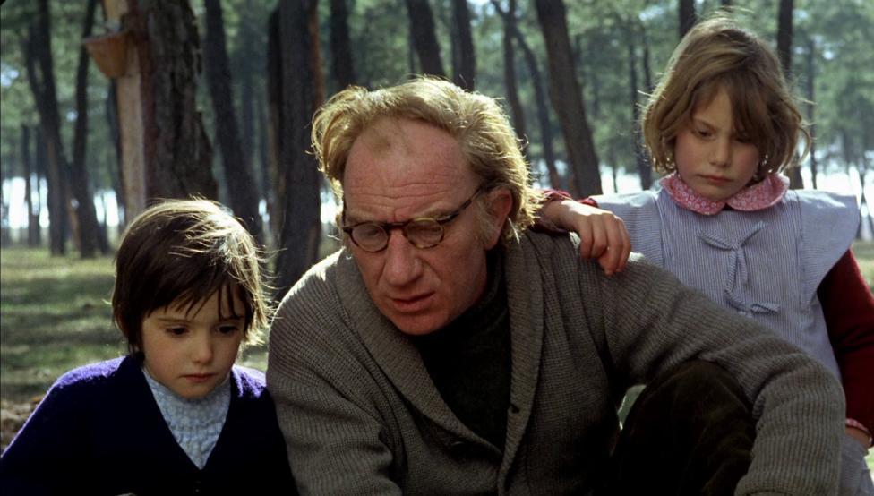 Image gallery for The Spirit of the Beehive - FilmAffinity