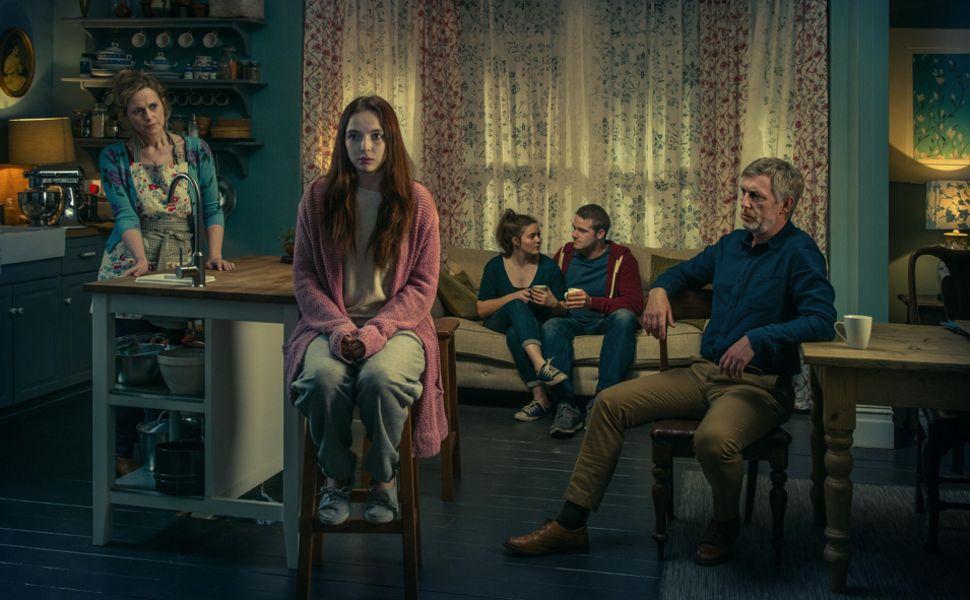 Sección visual de Thirteen (Miniserie de TV) - FilmAffinity