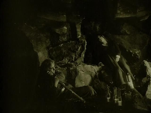 Image gallery for Trapped In The Mine - FilmAffinity
