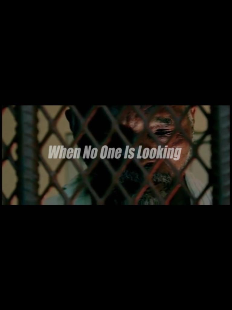 Image gallery for When No One Is Looking - FilmAffinity