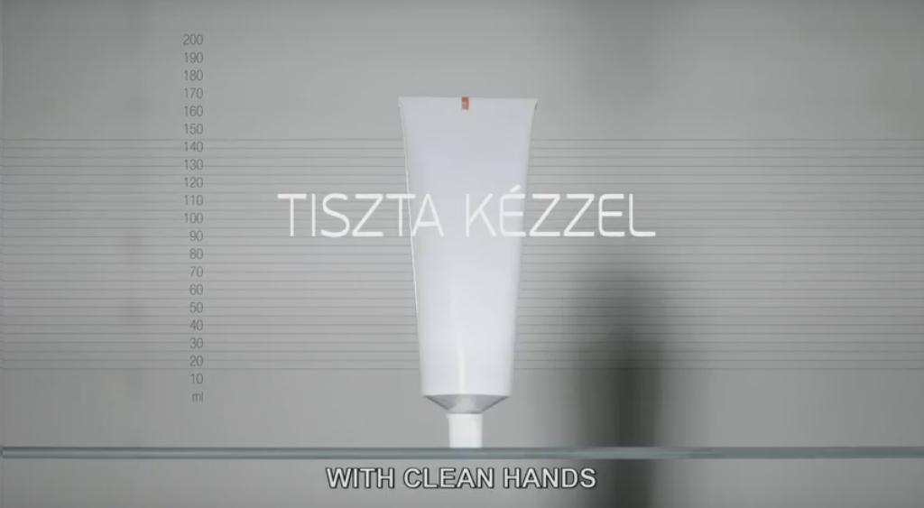 Sección visual de With Clean Hands (C) - FilmAffinity