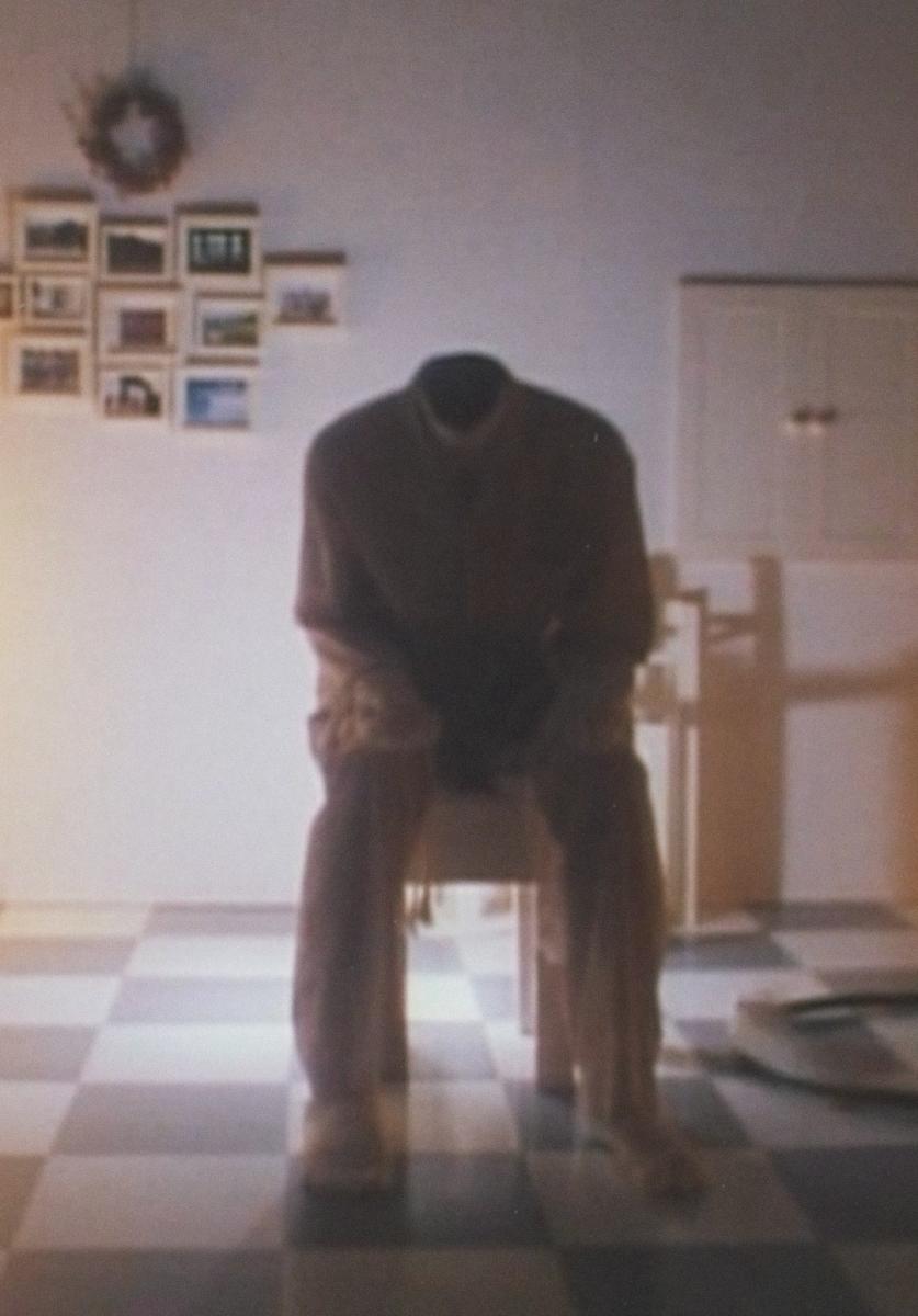 Sección visual de Zone (C) - FilmAffinity