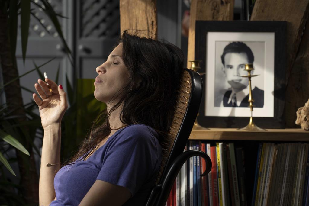 Image gallery for DNA - FilmAffinity