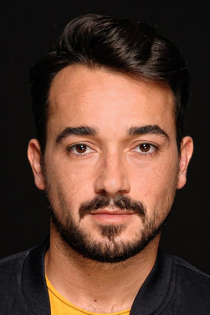 Créditos completos de Vivir sin permiso (Serie de TV) - FilmAffinity