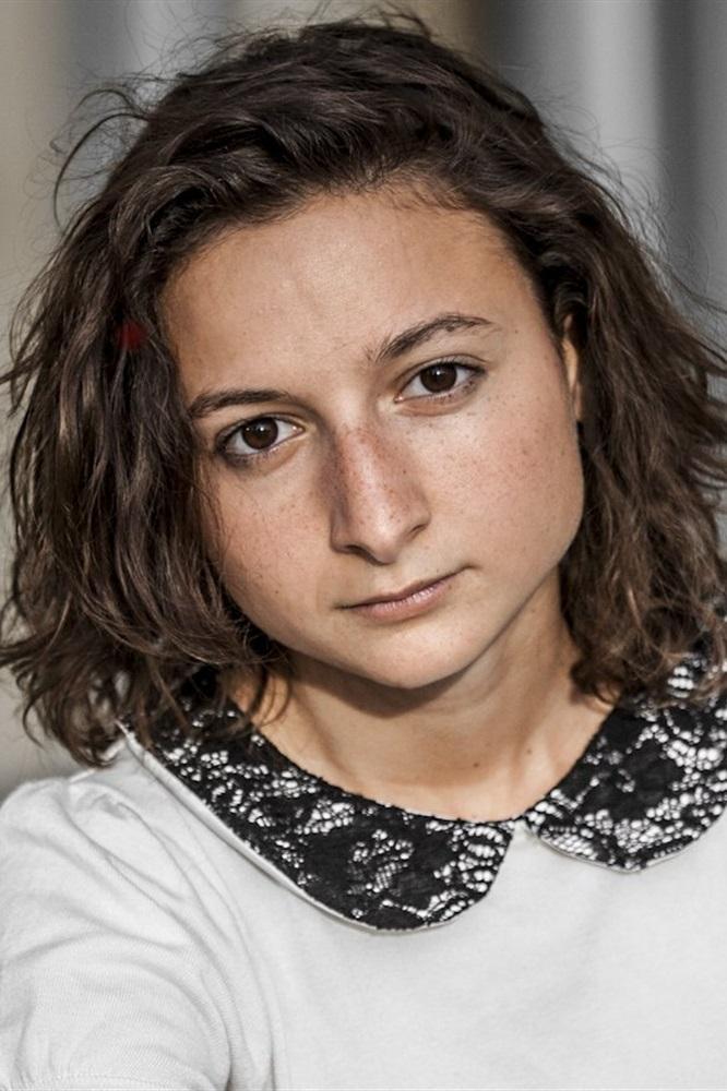 Alysse Hallali - FilmAffinity