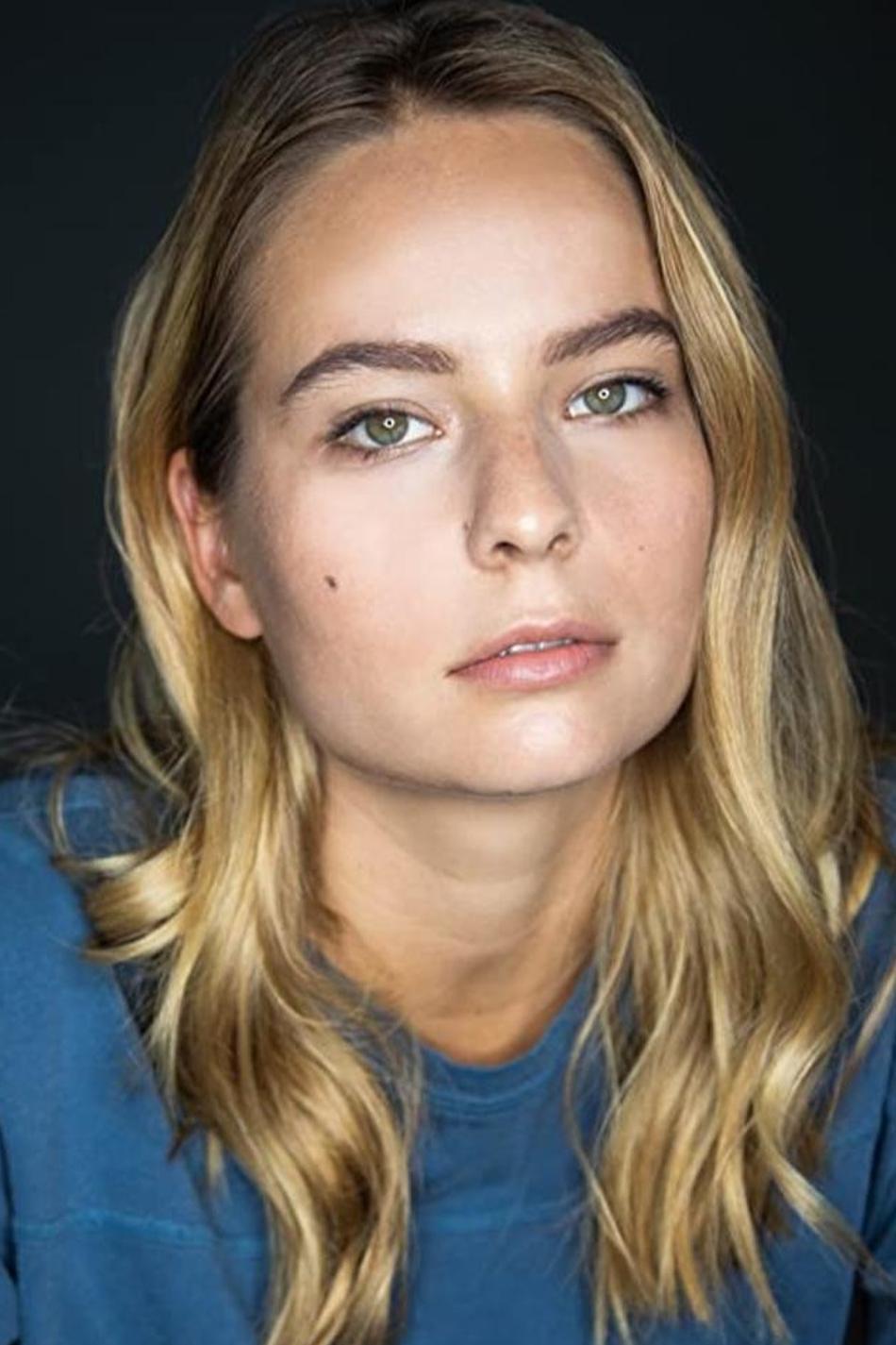 Annika Foster - FilmAffinity