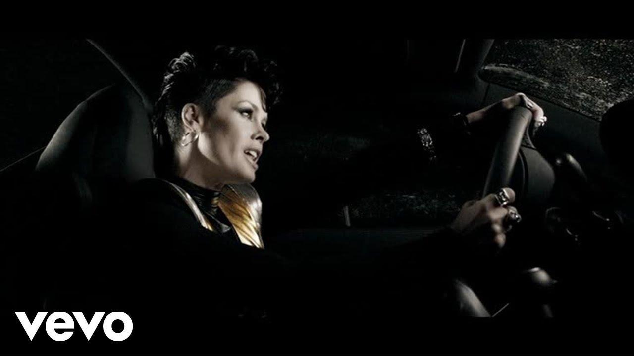 Sección visual de Aqua: How R U Doin? (Vídeo musical) - FilmAffinity