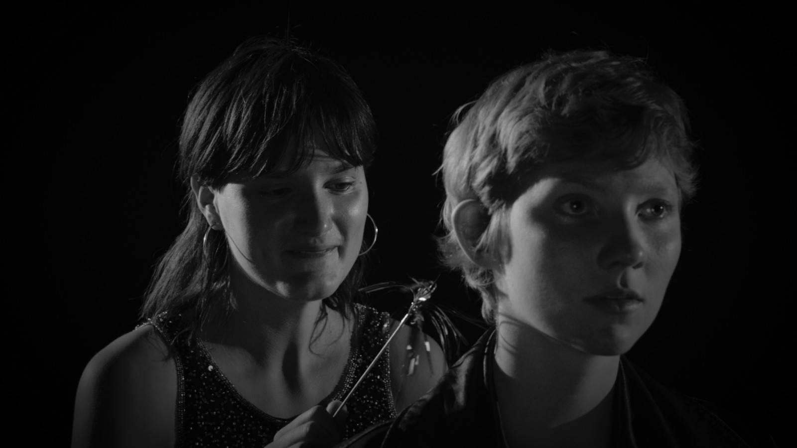 Sección visual de At Night By Horse (C) - FilmAffinity