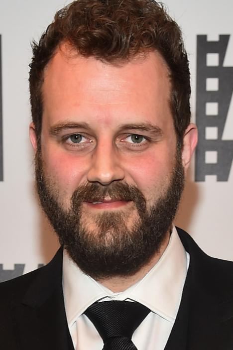 Full credits of "Mrs Harris Goes to Paris " - FilmAffinity