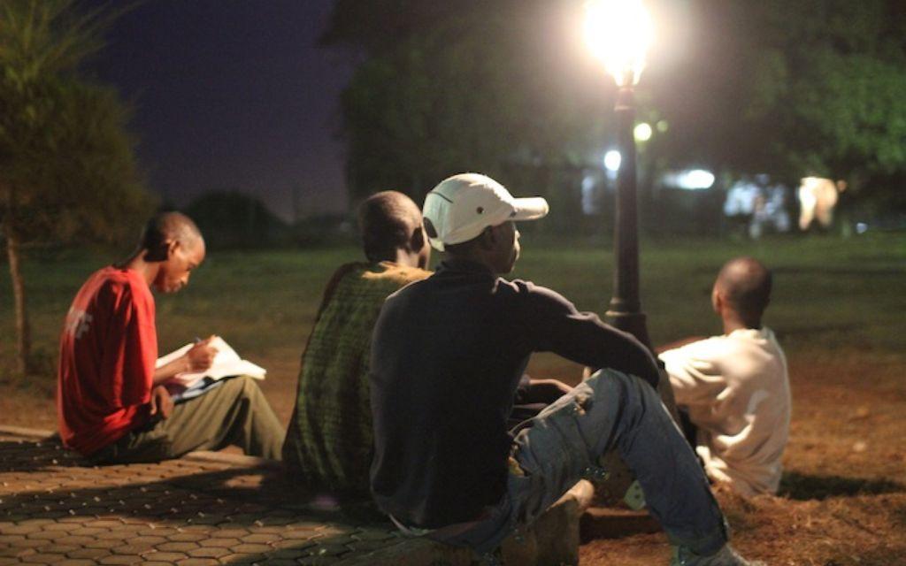 Sección visual de Black Out - FilmAffinity