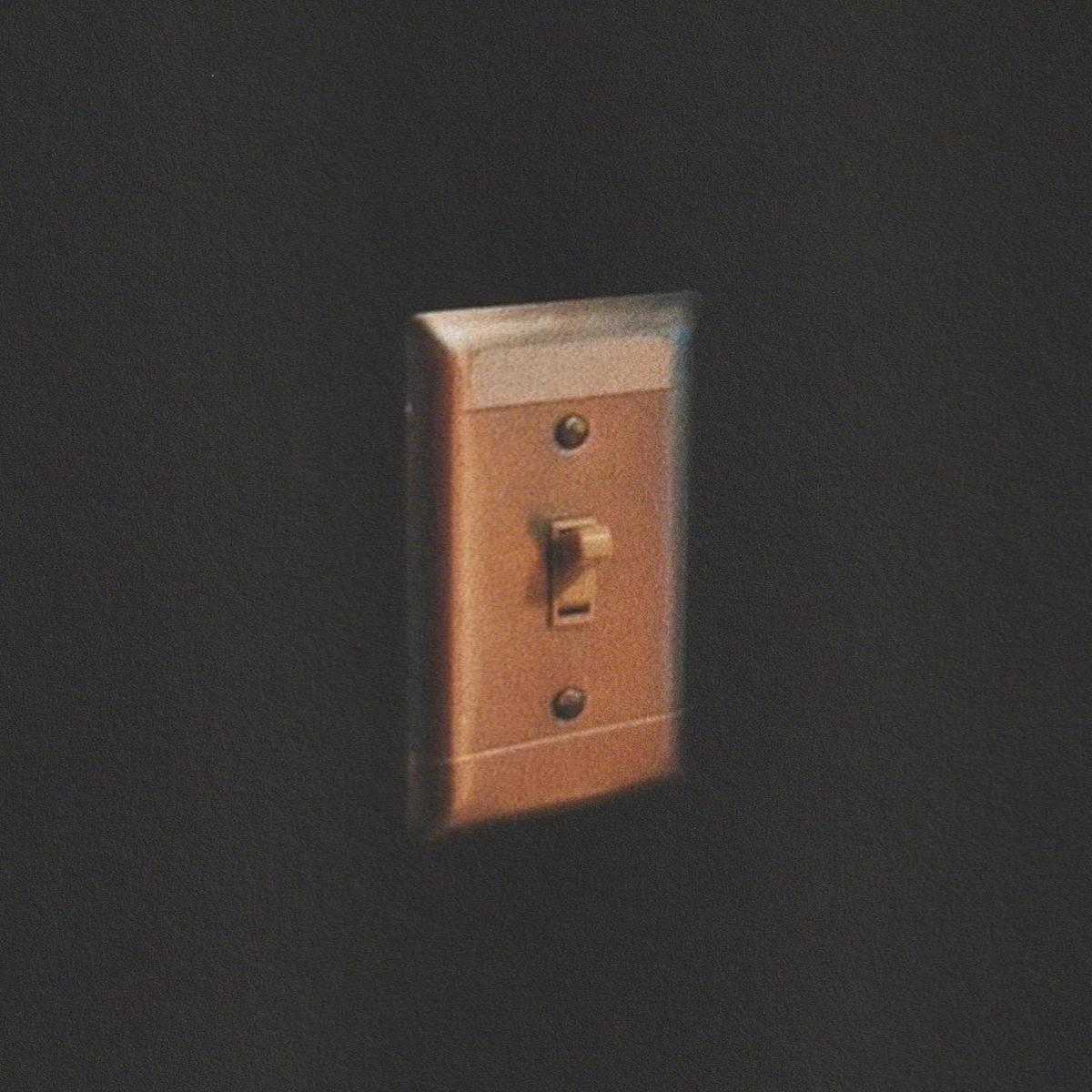 Sección visual de Charlie Puth: Light Switch (Vídeo musical) - FilmAffinity