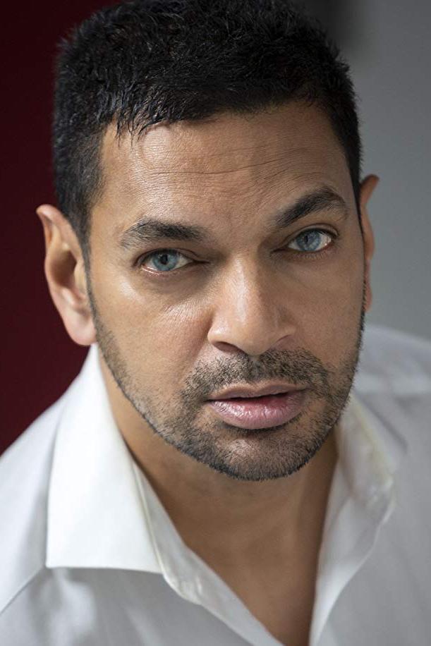 Christopher Logan - FilmAffinity