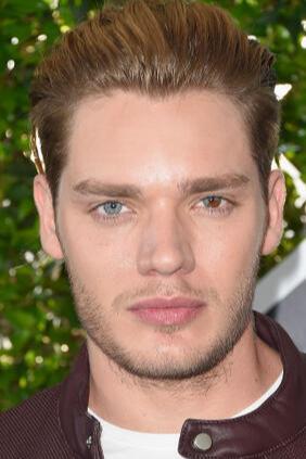 Dominic Sherwood - FilmAffinity