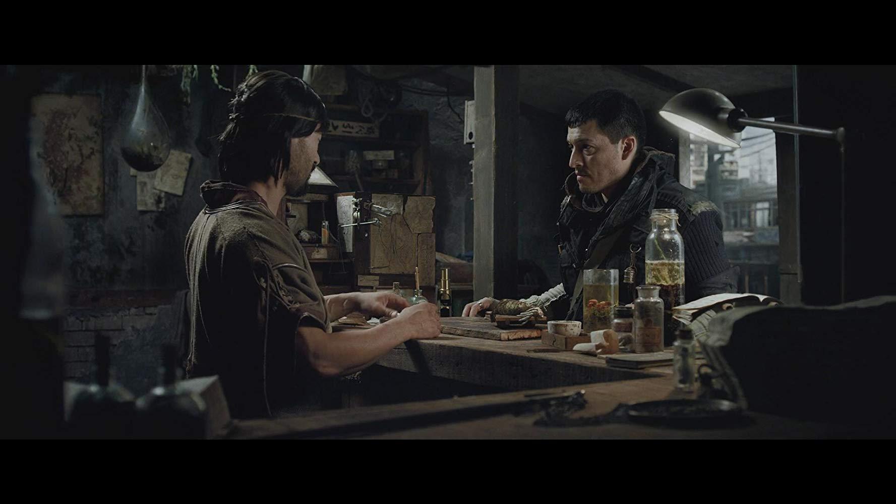 Sección visual de Dust (C) - FilmAffinity