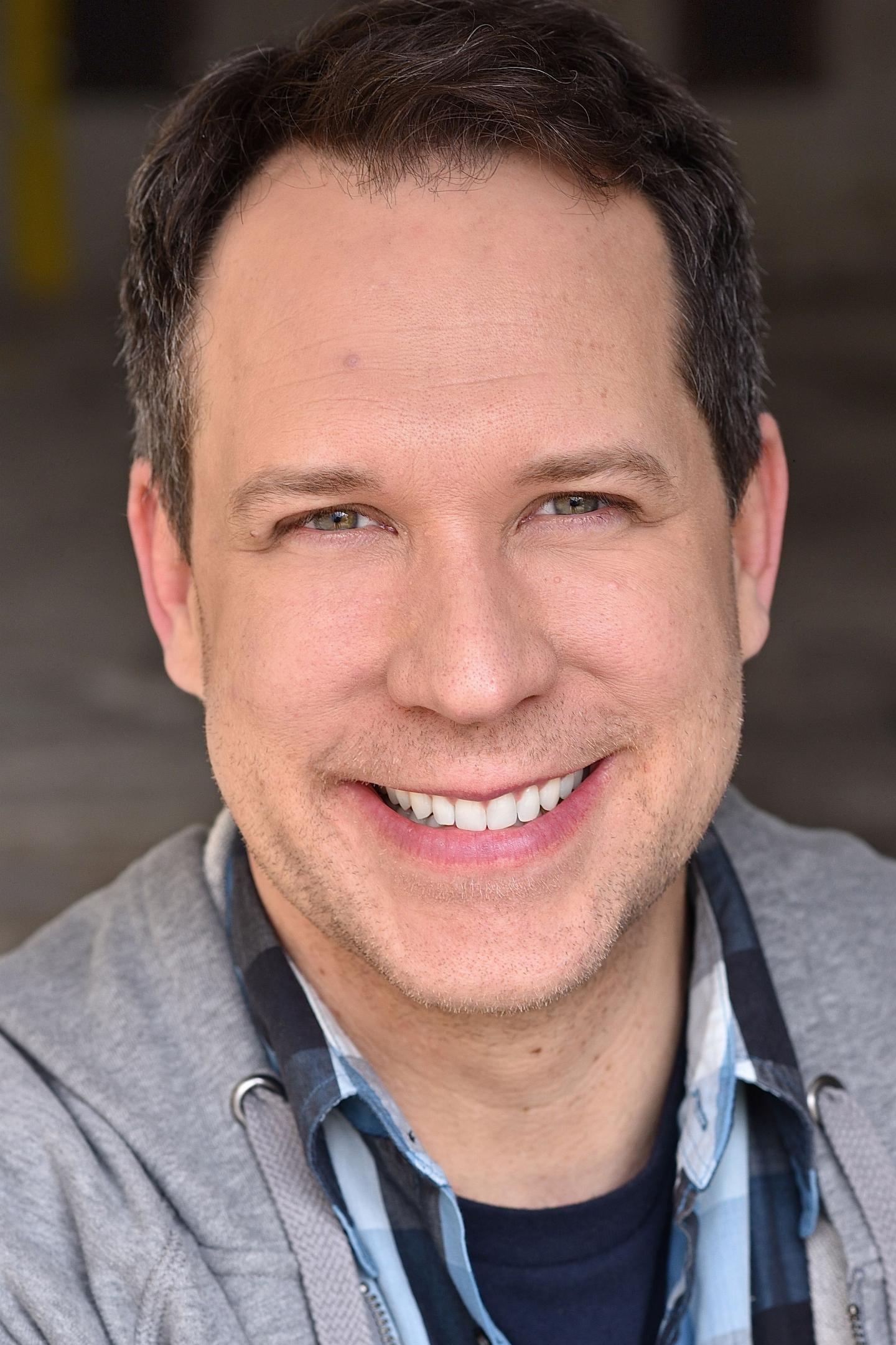 Dustin Lewis - FilmAffinity