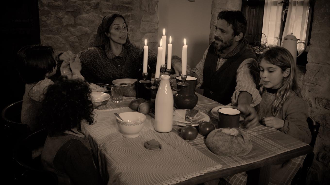 Image gallery for El Hogar - FilmAffinity