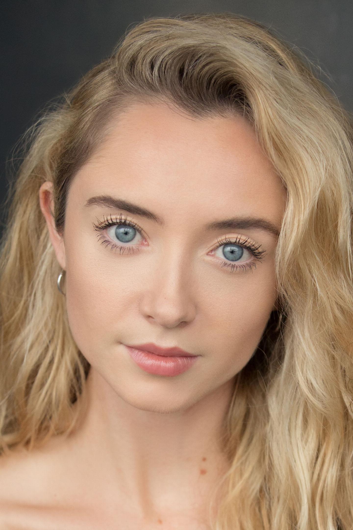 Ella Starbuck - FilmAffinity