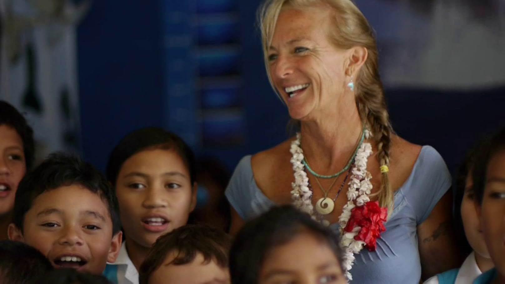 Field Spotlight: Nan Hauser (C) (2013) - FilmAffinity