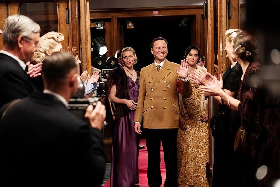 Sección visual de El ministro de propaganda - FilmAffinity