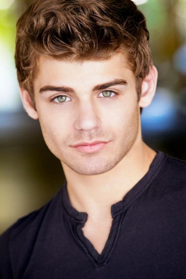 Garrett Clayton - FilmAffinity
