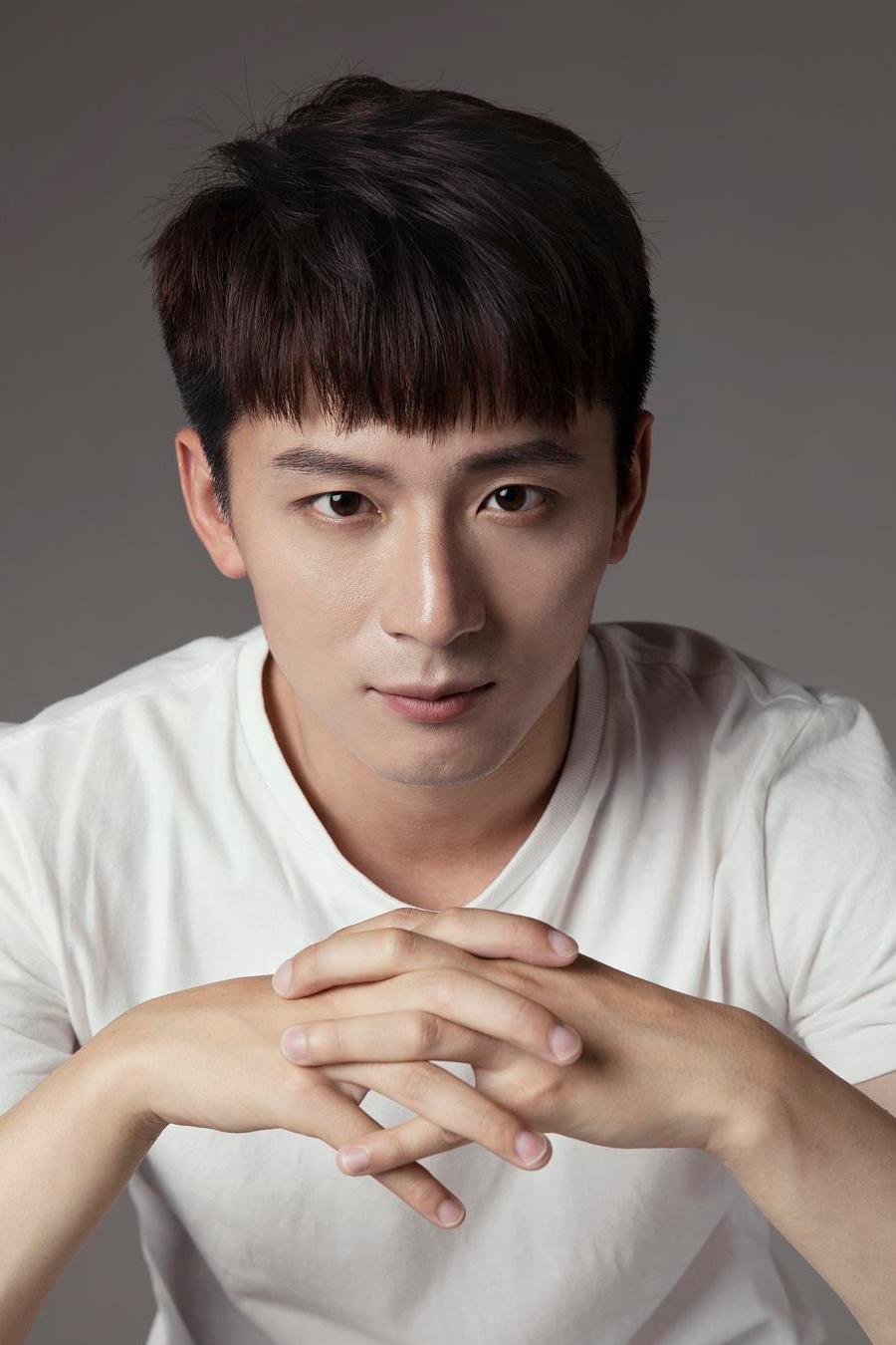 He Qiwei - FilmAffinity