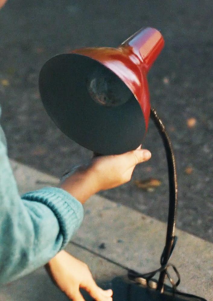 Ikea: Lamp 2 (C) (2018) - FilmAffinity