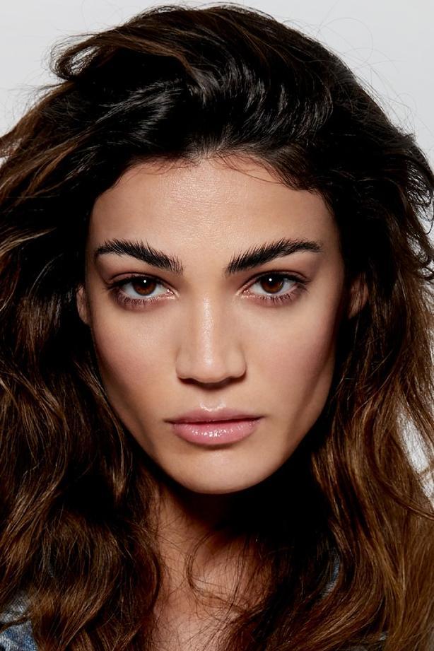 Ivi Adamou - FilmAffinity