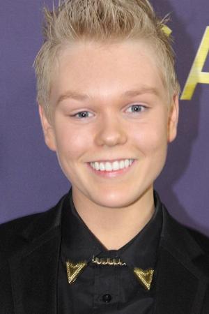 Jack Vidgen: I Am King I Am Queen (Music Video) (2020) - FilmAffinity