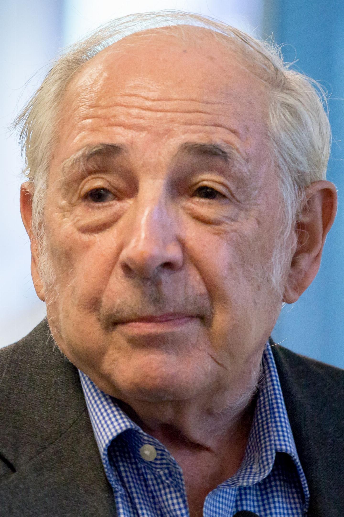 John R. Searle - FilmAffinity