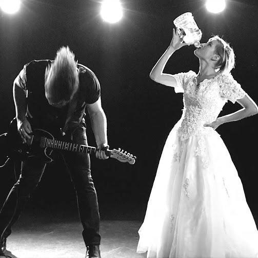 July Talk: Summer Dress (Vídeo musical) (2014) - Filmaffinity