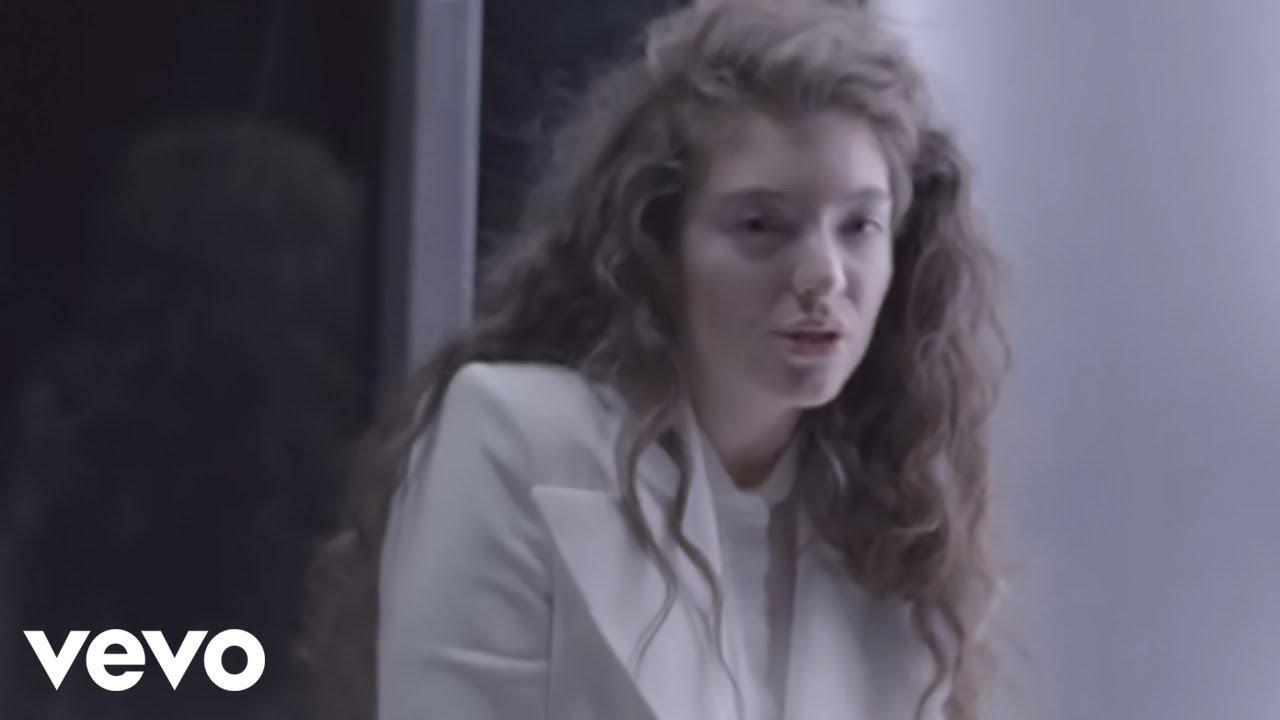 Sección visual de Lorde: Yellow Flicker Beat (Vídeo musical) - FilmAffinity