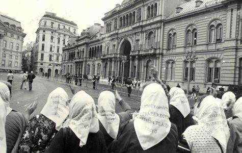 Sección visual de Madres de Plaza de Mayo: La historia (Miniserie de TV ...