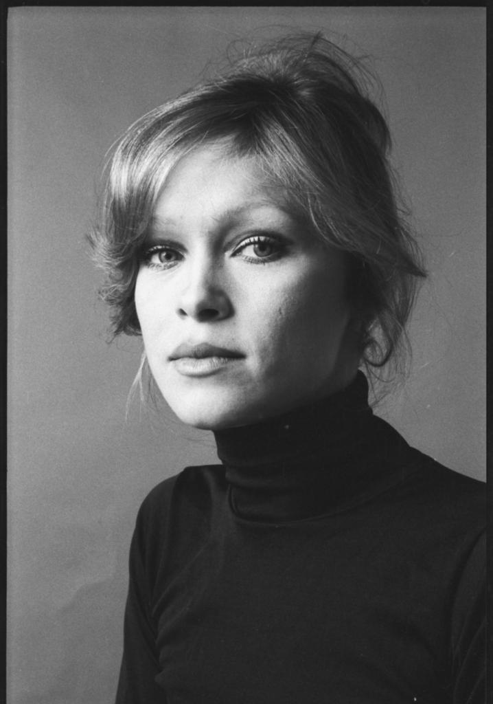 Image gallery for Marisol, llámame Pepa - FilmAffinity