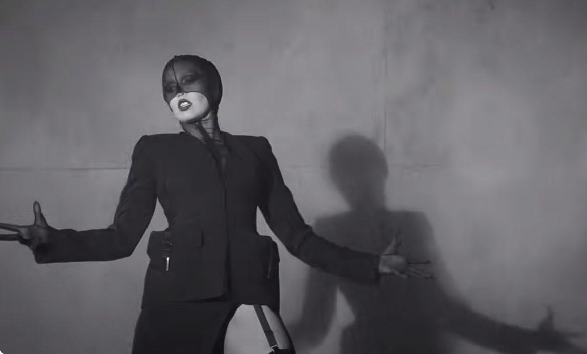 Image gallery for Miley Cyrus: More to Lose (Music Video) - FilmAffinity
