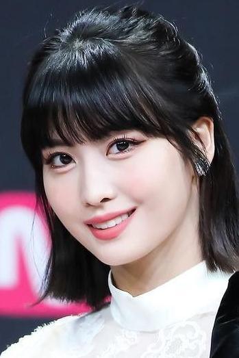 Momo Hirai - FilmAffinity