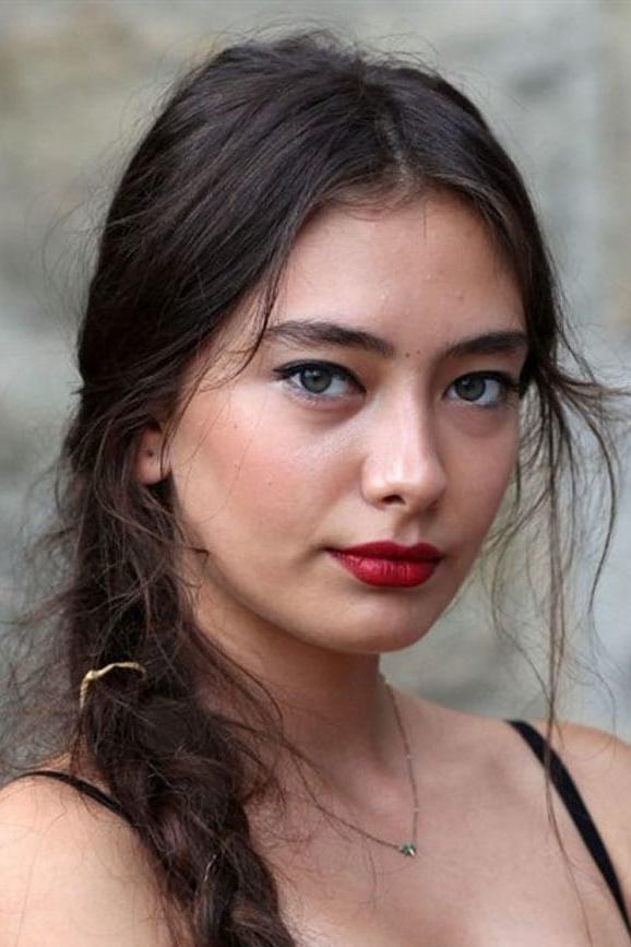 Neslihan Atagül - FilmAffinity