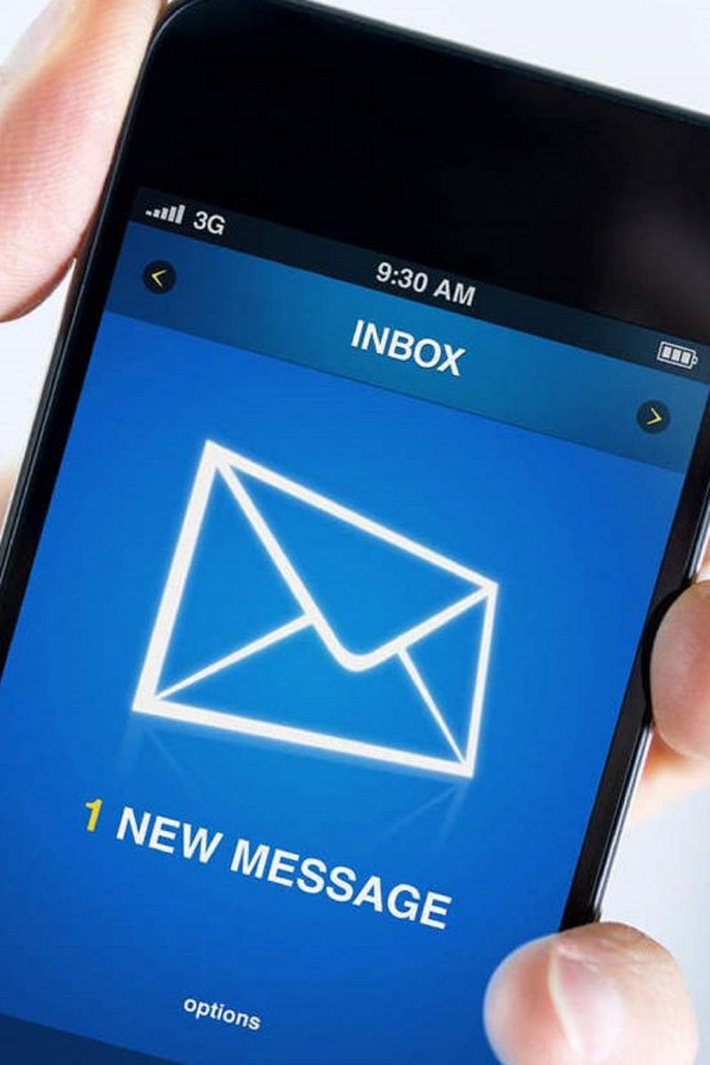 Image gallery for One New Message (S) - FilmAffinity