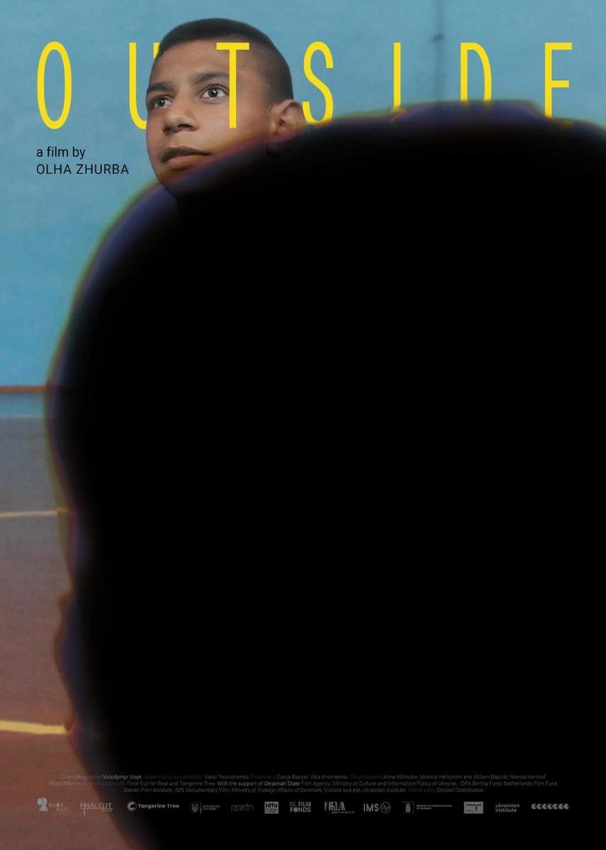 Outside (2022) - Filmaffinity